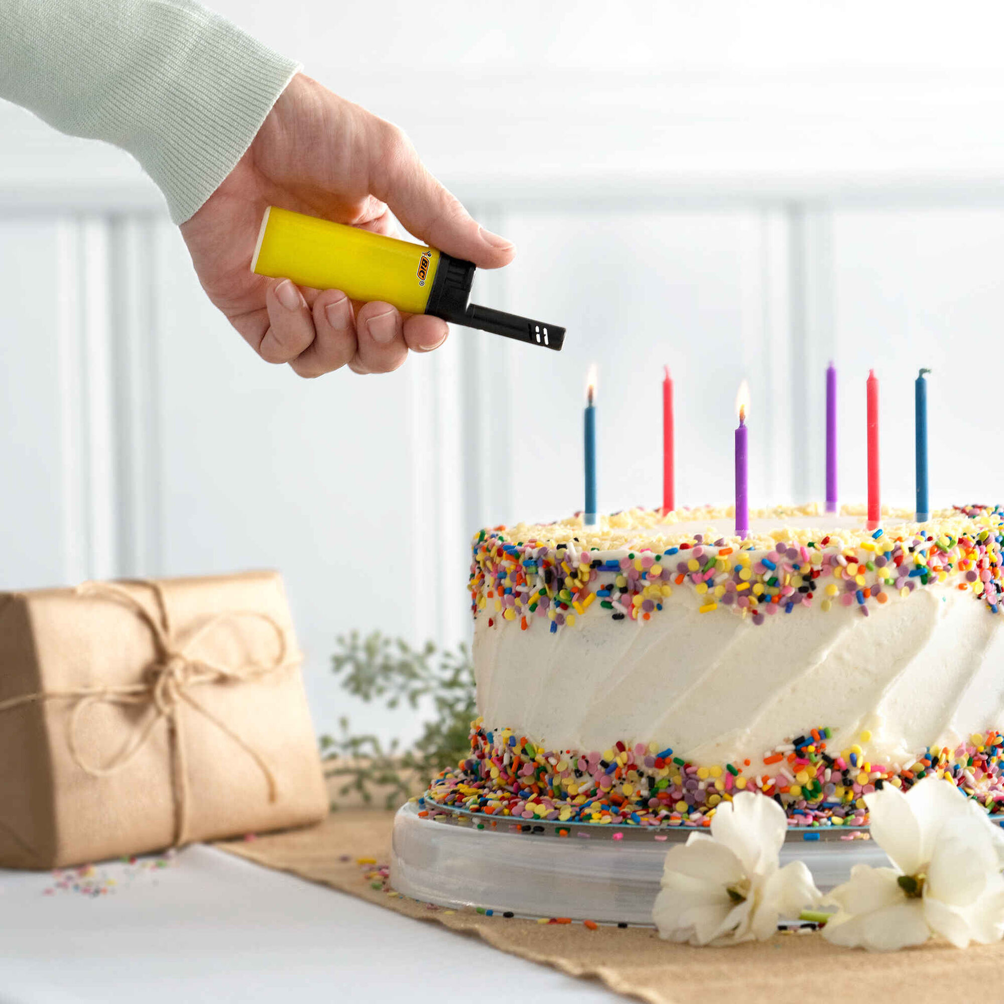 Isqueiro Multiusos EZ Reach (várias cores) BIC - 1 un | Continente Online