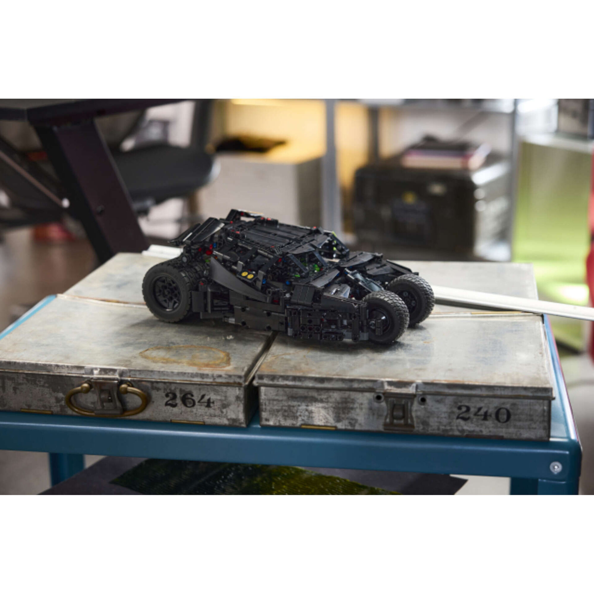 LEGO Technic - Batmobile Tumbler - 42239 | Continente Online